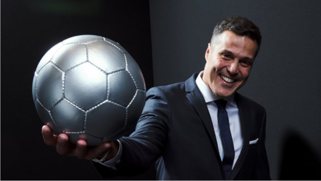 Julio Cesar named the FIFA Club World Cup trophy bearer!