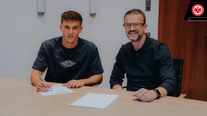 Australia's Ajdin Hrustic signs with Eintracht Frankfurt!