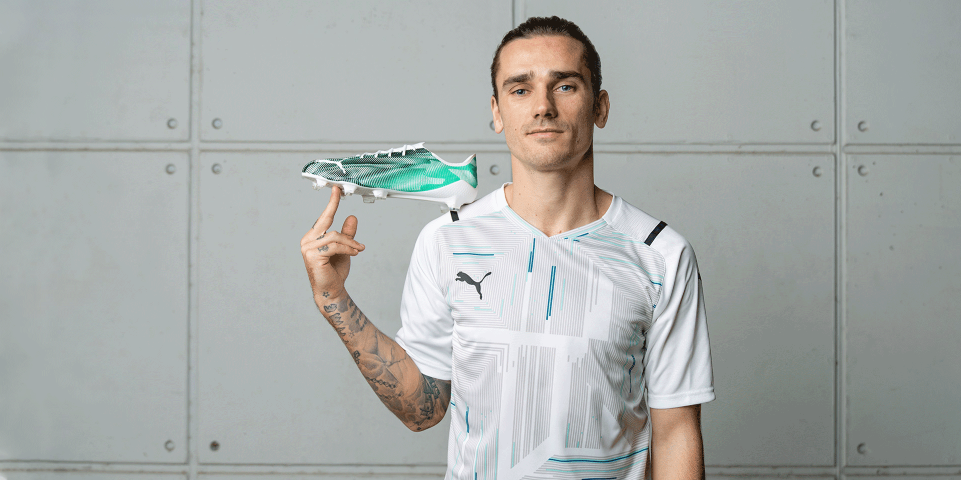 Light up the game with the PUMA Ultra SL 21 boot!