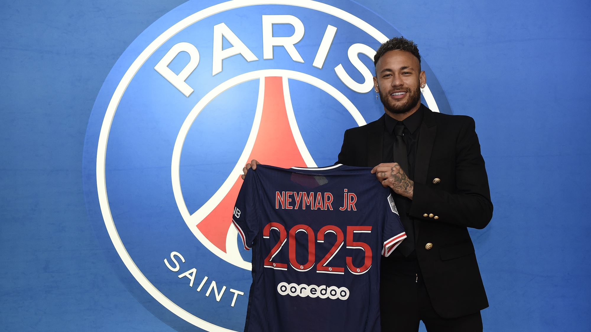 Neymar Jr extends his Paris Saint-Germain contract until 2025!