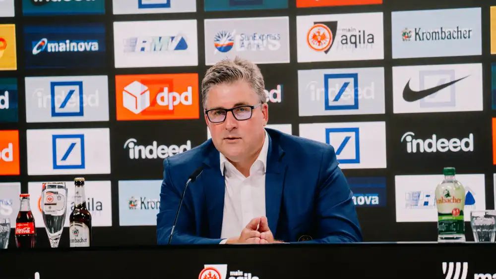 Eintracht Frankfurt give long-term deal to Axel Hellmann!