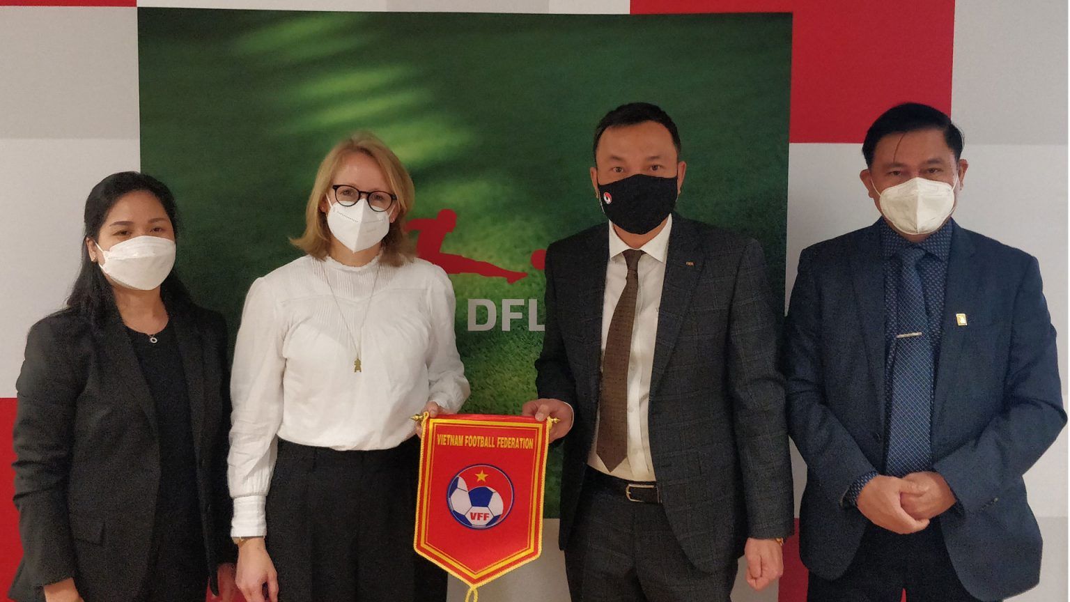 Germany's DFL, Vietnam FF & Vietnam Professional Football sign MoU!