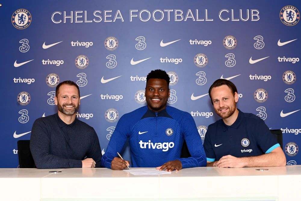 Chelsea FC sign AS Monaco defender Benoit Badiashile!
