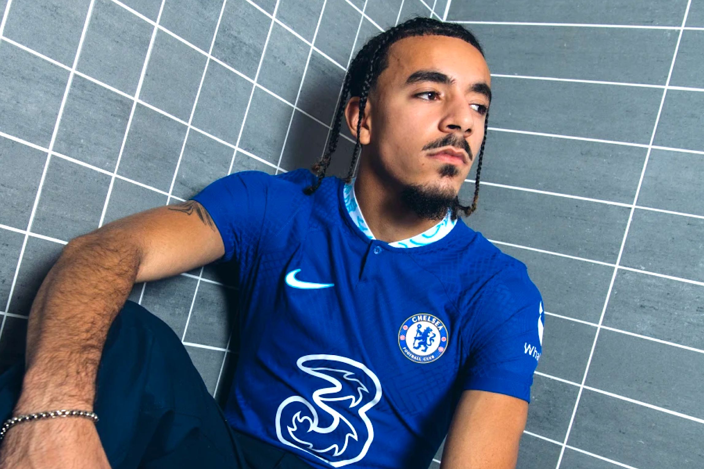 Defender Malo Gusto signs for Chelsea FC!