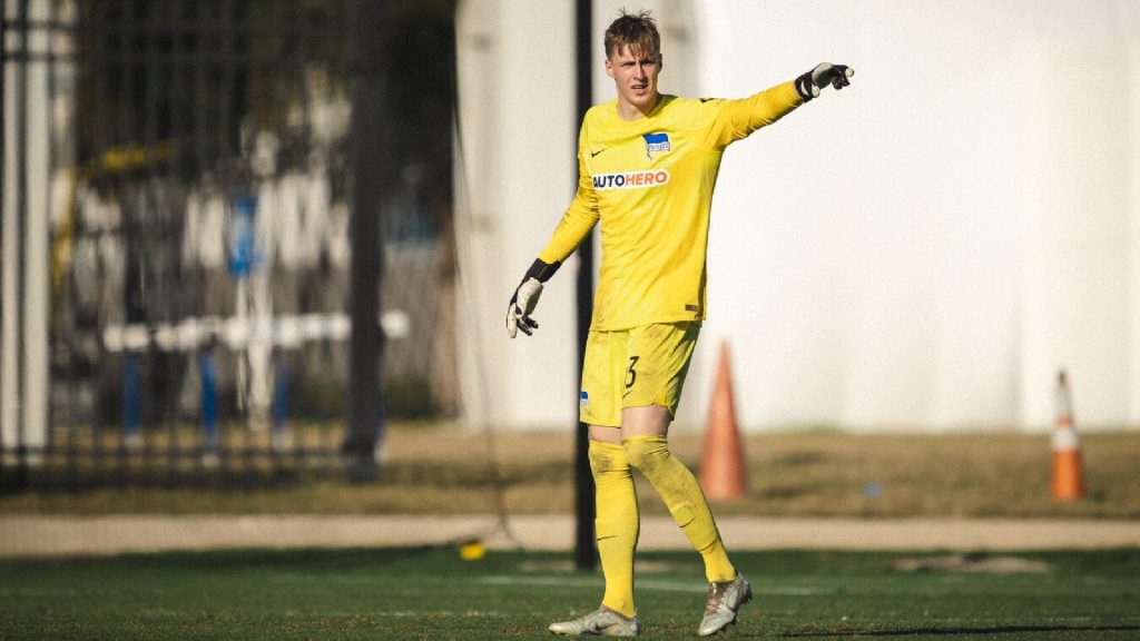 Hertha BSC hand young keeper Tim Goller first professional contract!