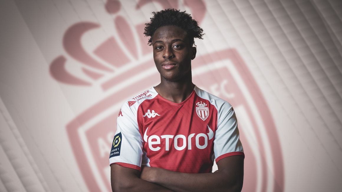 Ritchy Valme signs his first professional AS Monaco contract!