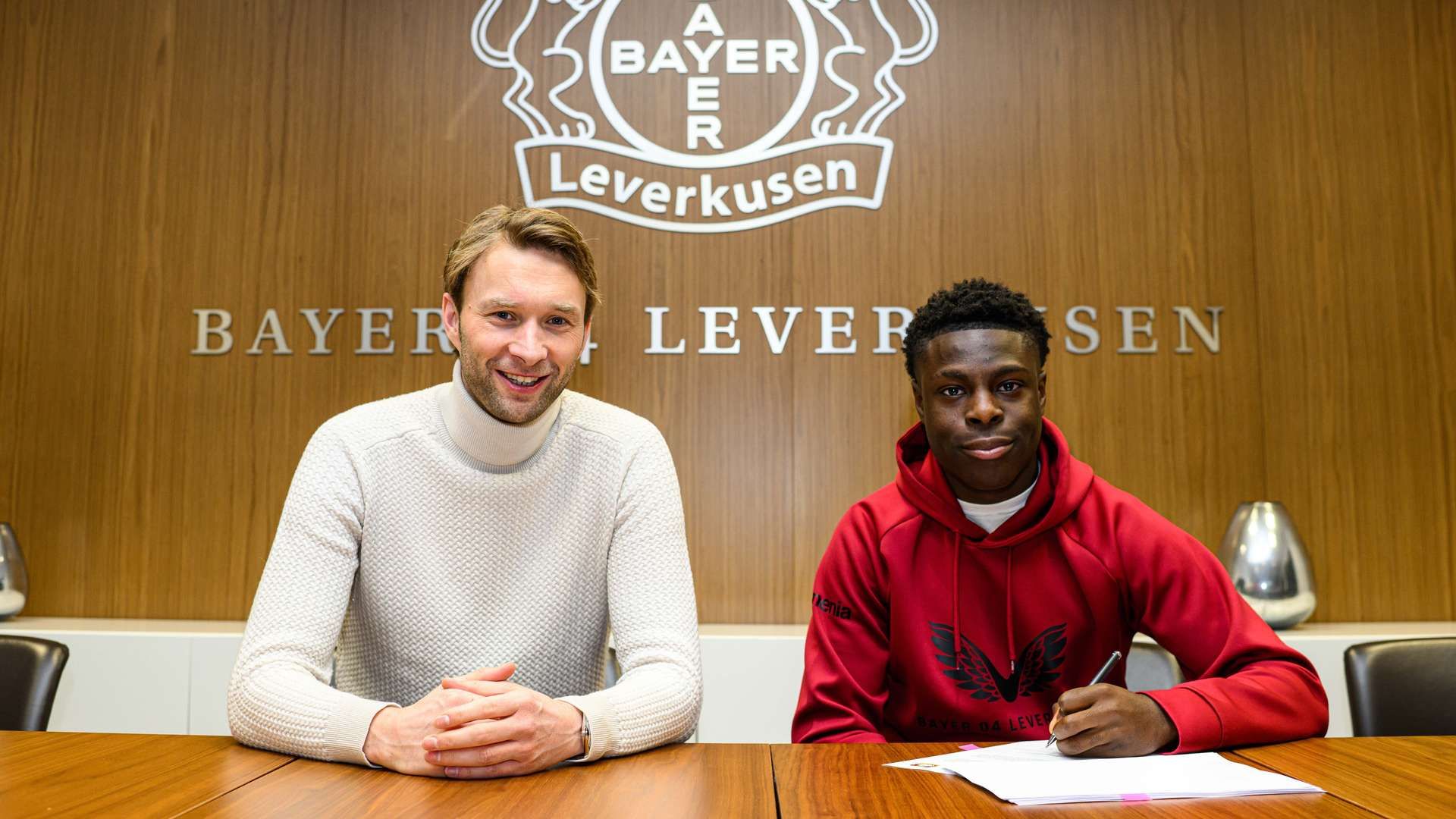 Bayer Leverkusen extend contract of teenager Ken Izekor until 2026!