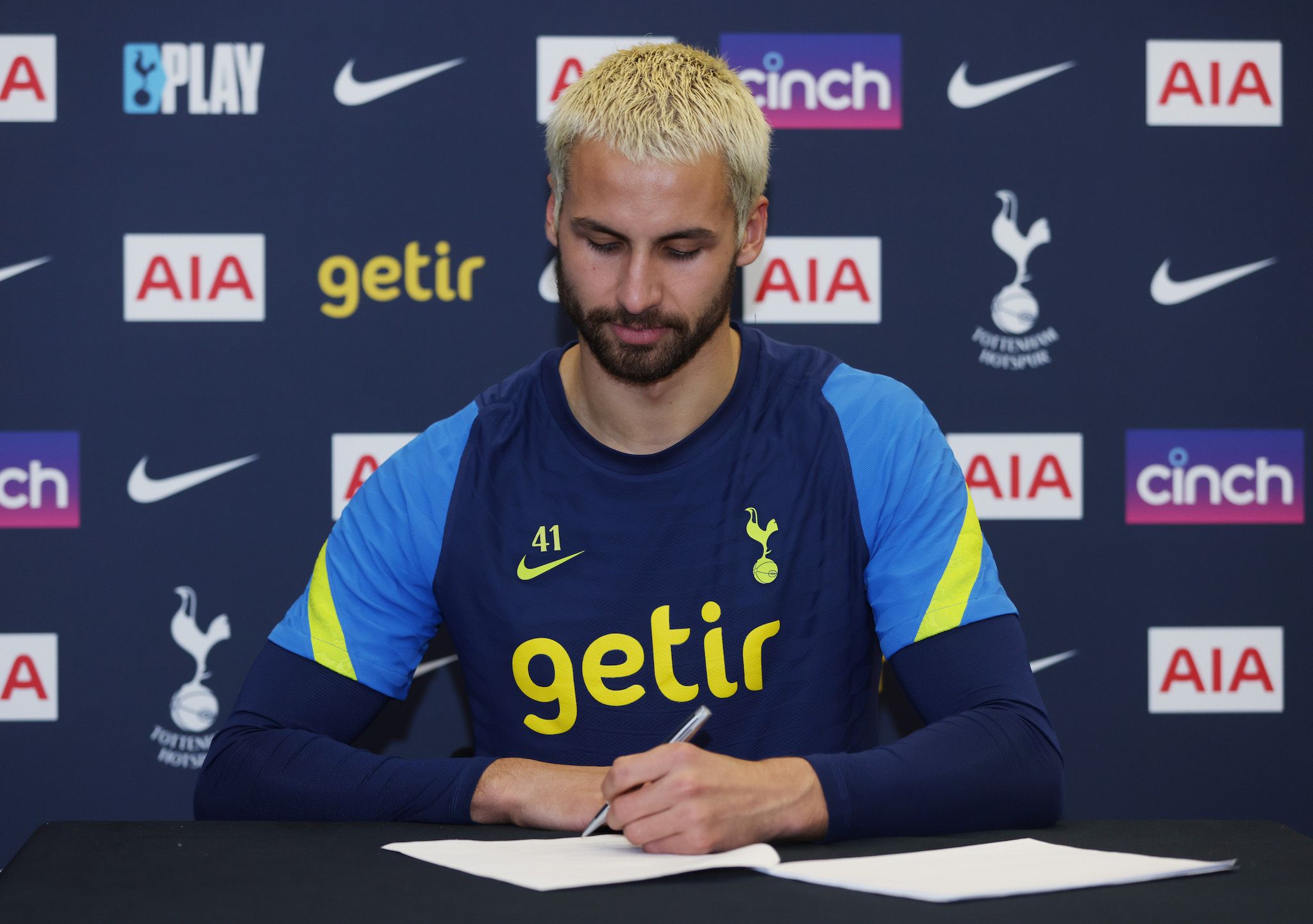 Alfie Whiteman signs new Tottenham Hotspur contract!