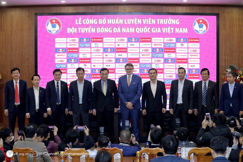 Philippe Troussier targets FIFA World Cup spot with Vietnam!