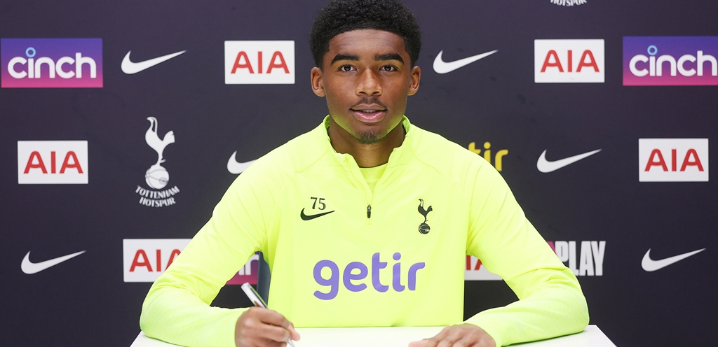 Tottenham Hotspur hand Jahziah Linton first pro contract!