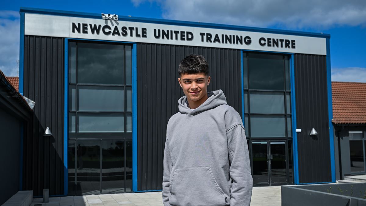 Lewis Miley signs first professional Newcastle United contract!