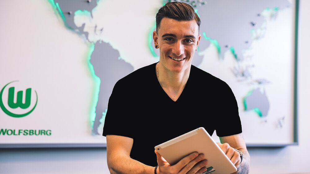 VfL Wolfsburg sign Swiss international Cedric Zesiger!