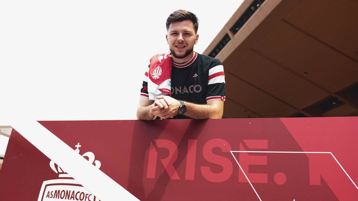 Enzo Baglieri signs his first professional AS Monaco contract!