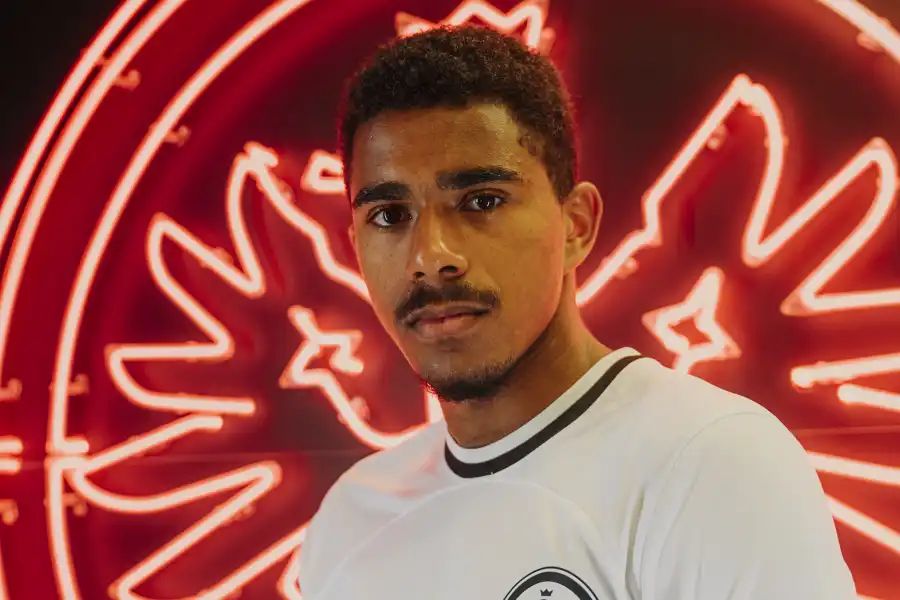Ansgar Knauff signs long-term Eintracht Frankfurt contract!