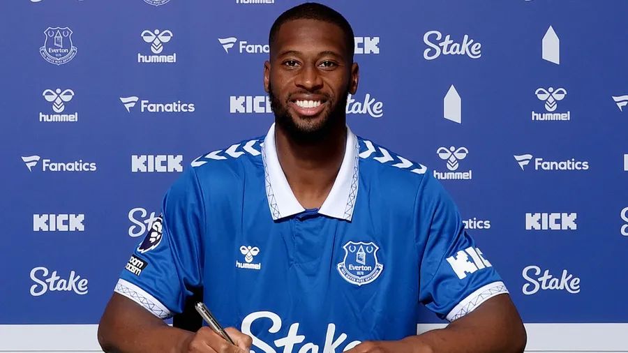 Everton FC sign striker Beto!