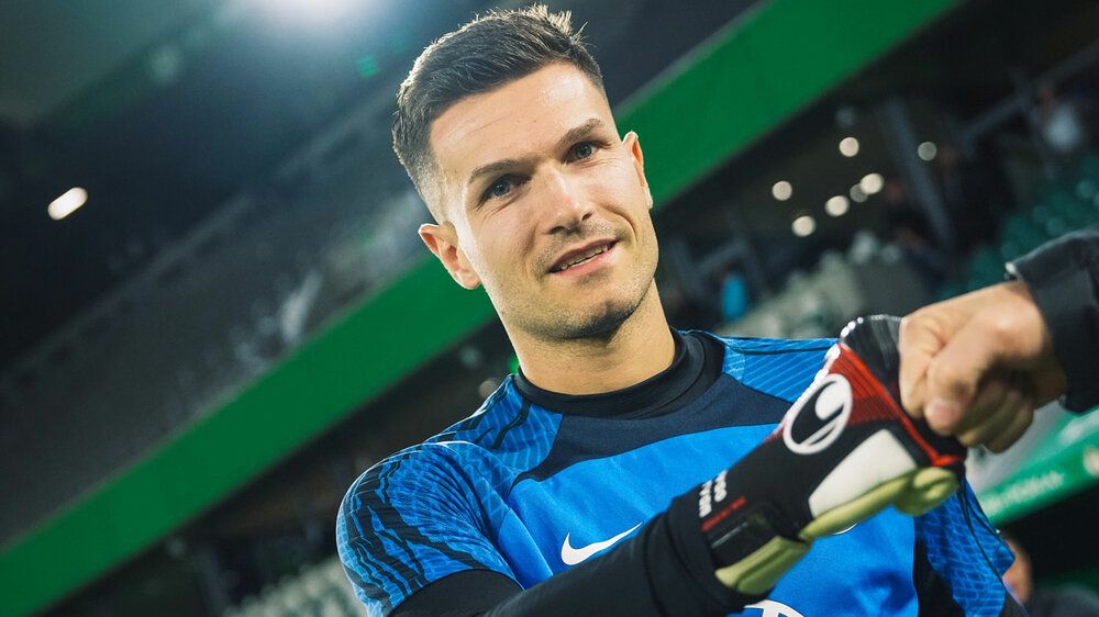 VfL Wolfsburg extend keeper Pavao Pervan's contract!