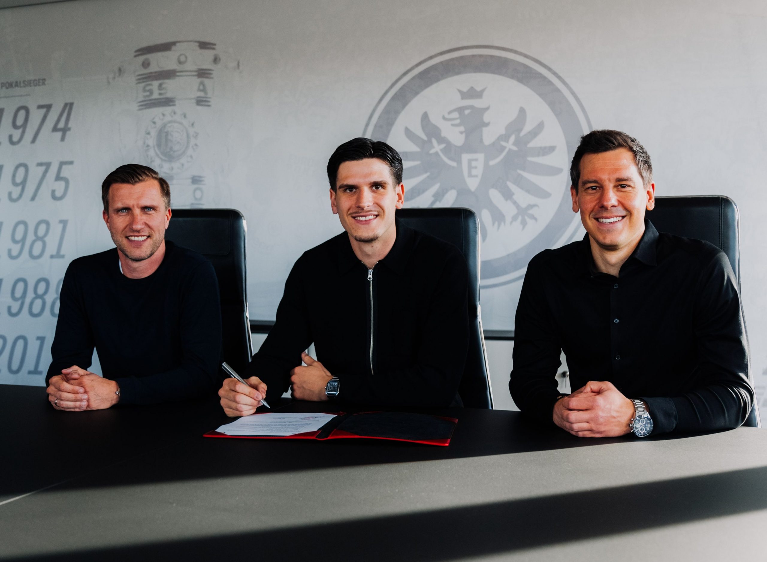 Eintracht Frankfurt extend Igor Matanovic's contract!