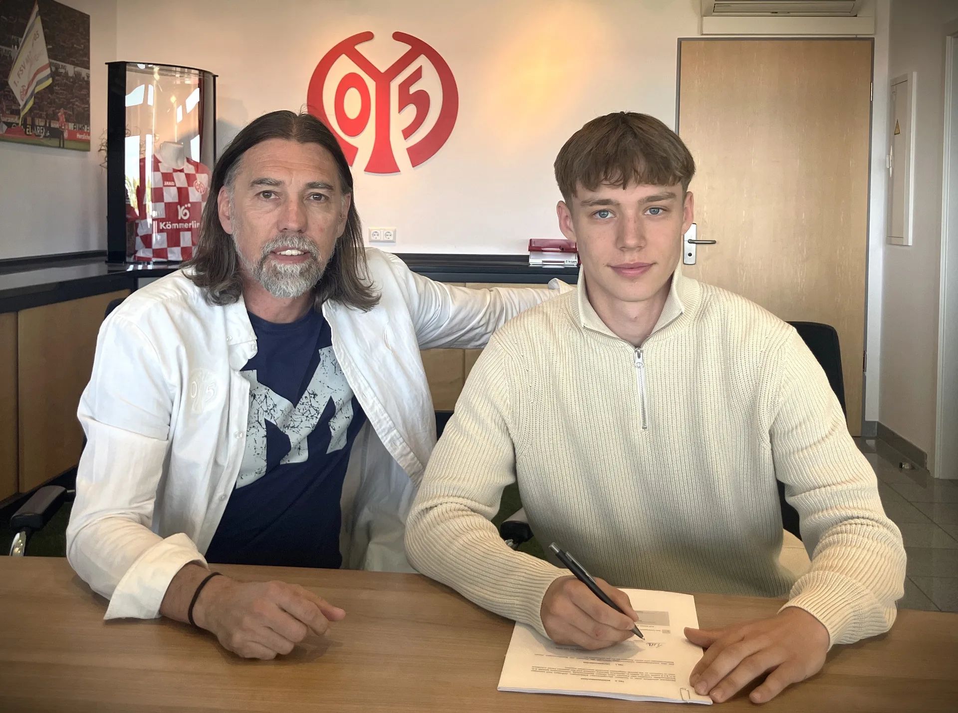 Tim Müller sign first Mainz 05 professional contract!