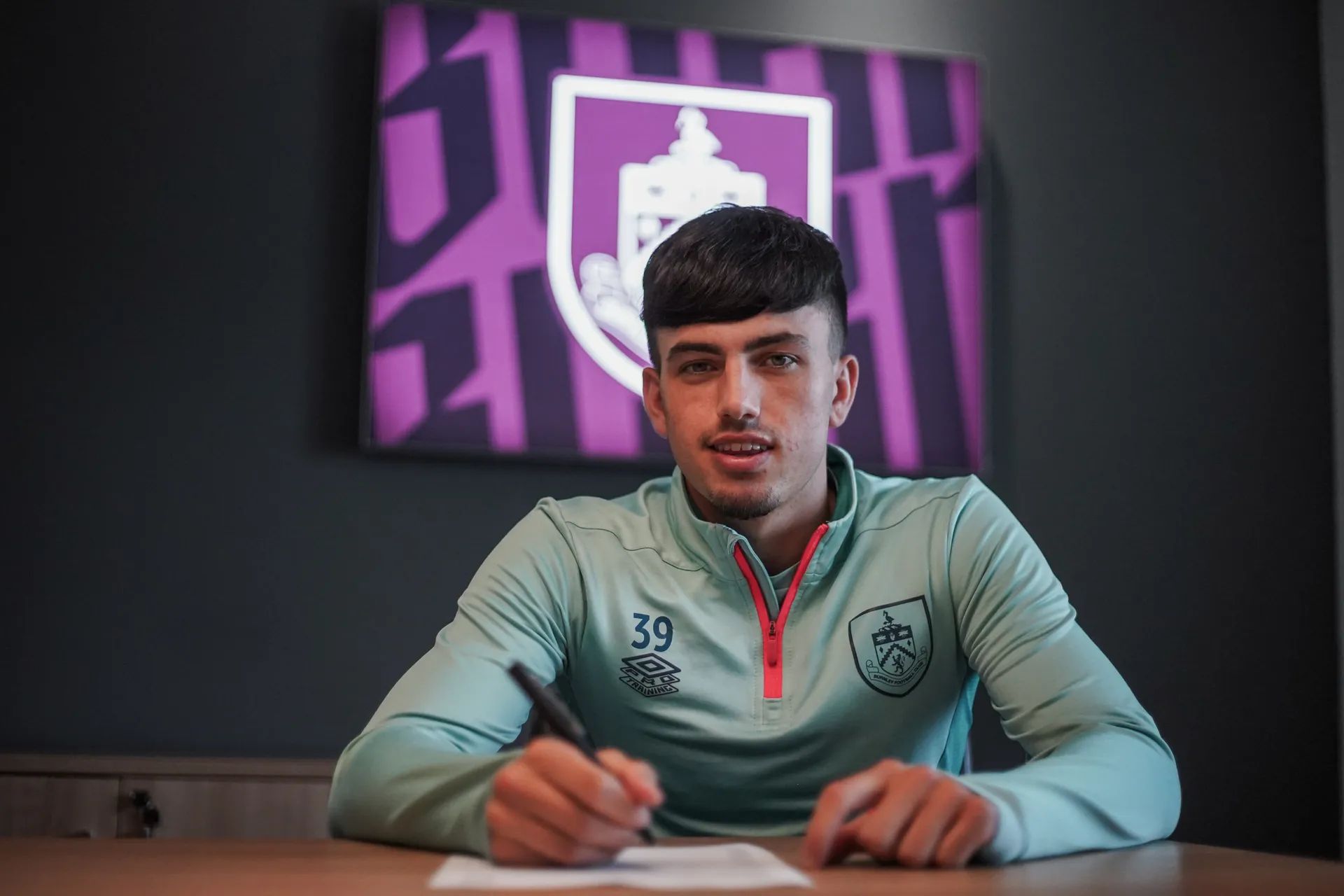 Burnley FC extend contract of youngster Tom Tweedy!