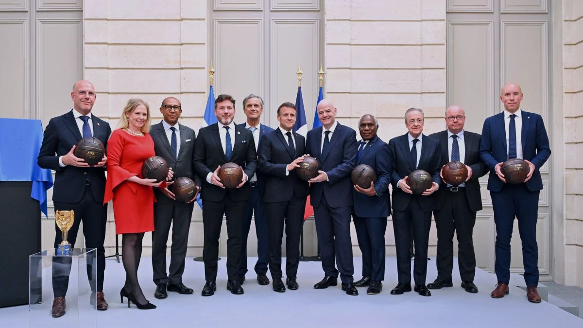 FIFA celebrates 120th anniversary of foundation in Paris!